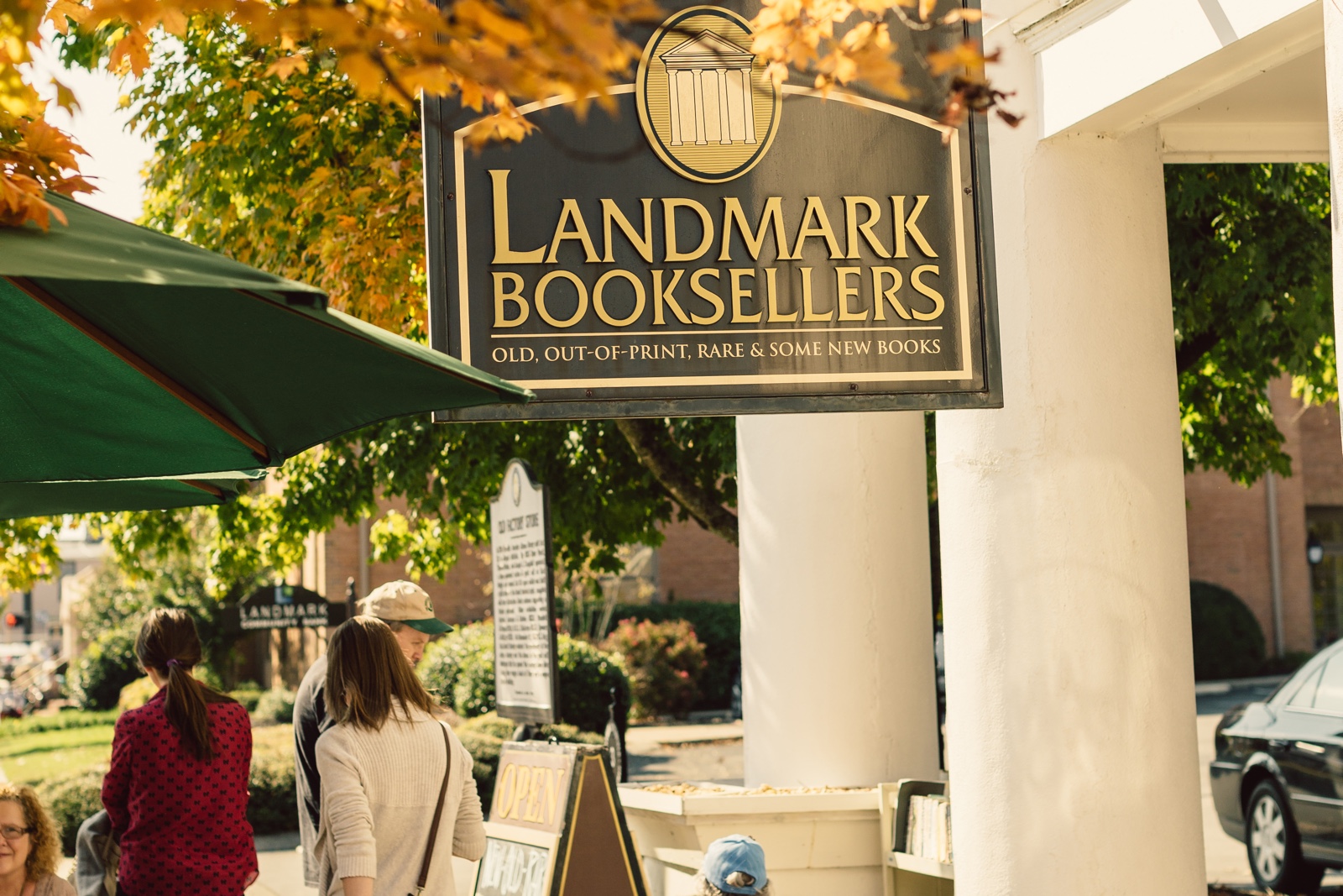 About | Landmark Booksellers